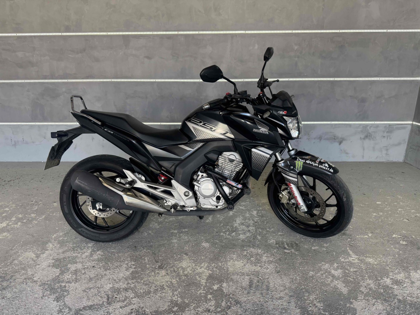 Gilcar Veículos : HONDA CB 250 2022 - CB 250 - R$ 22.900,00