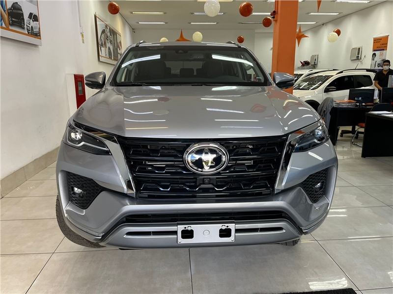 Zero Kilometro : TOYOTA HILUX SW4 2023 - 2.8 D-4D TURBO DIESEL SRX 7L ...