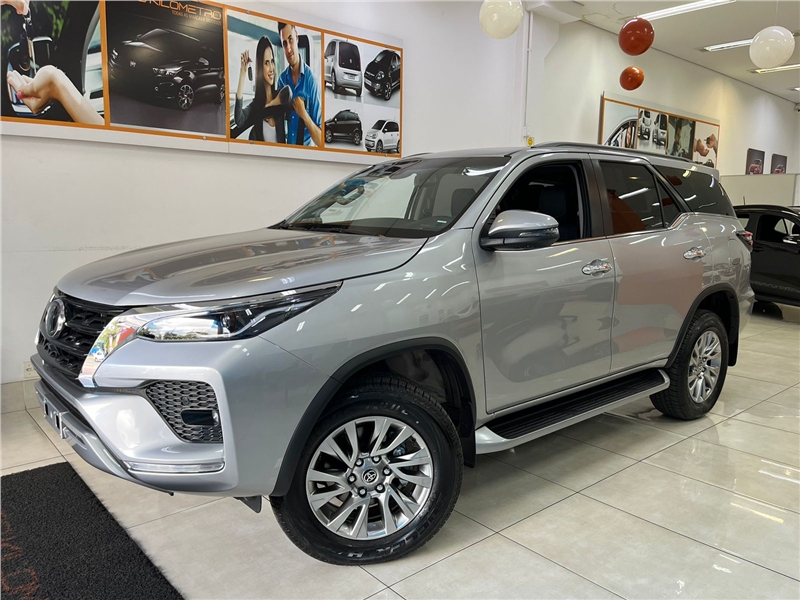 Zero Kilometro : TOYOTA HILUX SW4 2023 - 2.8 D-4D TURBO DIESEL SRX 7L ...