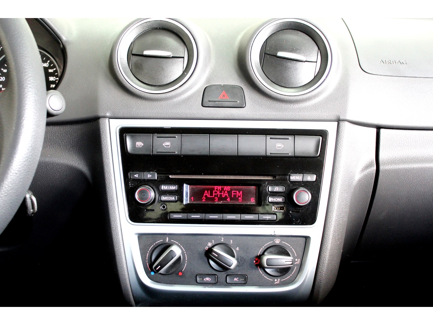 Visual Multimarcas: VOLKSWAGEN VOYAGE 2015 - 1.6 MI COMFORTLINE 8V FLEX ...