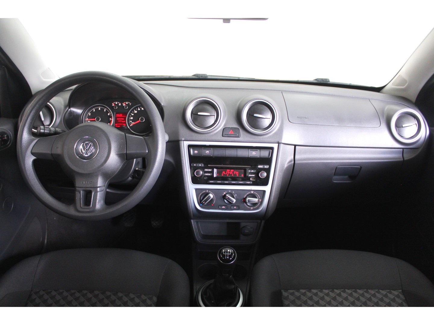 Visual Multimarcas: VOLKSWAGEN VOYAGE 2015 - 1.6 MI COMFORTLINE 8V FLEX ...