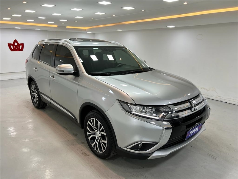 ROYAL 4X4 AUTOS: MITSUBISHI OUTLANDER 2018 - 2.0 COMFORT 16V GASOLINA ...